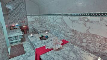 Sala(s) para tratamentos a casais, hammam, tratamentos corporais