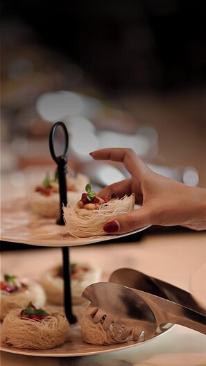 Café da manhã com buffet todos os dias (INR 1199 por pessoa) 