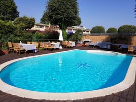 Piscina exterior sazonal 