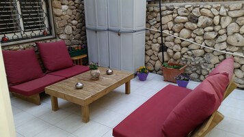 Apartamento Superior, 1 quarto | Sala de estar | Televisor LCD 