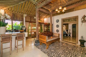 Villa Executiva, 1 quarto, vista para a piscina | Cozinha privada | Um frigorífico/congelador grande, um micro-ondas (a pedido) 
