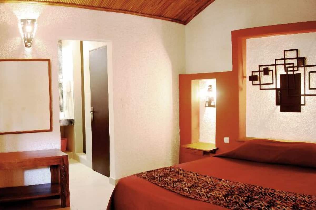 Escrivaninha, cortinas blackout, Wi-Fi de cortesia, roupa de cama