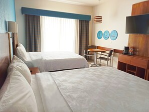 Quarto Standard, 2 camas queen-size (Pet Friendly) | Roupa de alta qualidade, cofre no quarto, cortinas/cortinados opacos 