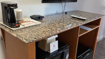 Escrivaninha, ferros/tábuas de passar roupa, Wi-Fi de cortesia