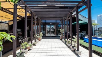 Suite Deluxe, 3 quartos, não fumadores (3rd Floor, For 1 - 6 People) | 3 quartos, com decoração personalizada, com mobília individualizada