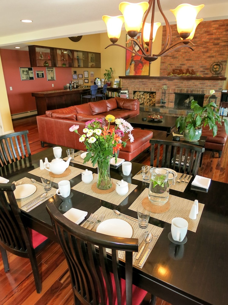 A View Of The Lake Bed & Breakfast - West Kelowna