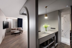 Estúdio premier | Área de estar | TV de tela plana, Netflix, filmes pagos, serviços de streaming