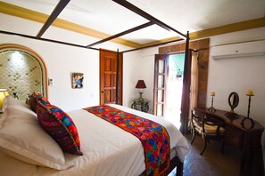 Quarto Duplo Deluxe | Minibar, cofre no quarto, ferro/tábua de engomar 