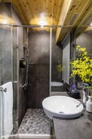 Quarto Clássico com Cama de Casal (無人櫃檯) | Casa de banho | Um secador de cabelo, chinelos, um bidé, toalhas fornecidas 