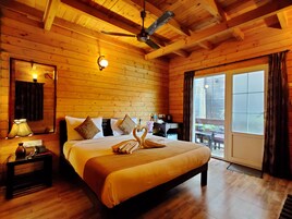 Quarto | Minibar, cofre no quarto, secretária, ferro/tábua de engomar 