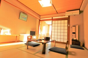 Quarto Tradicional (Japanese Style) | Cofre no quarto, secretária, Wi-fi grátis 