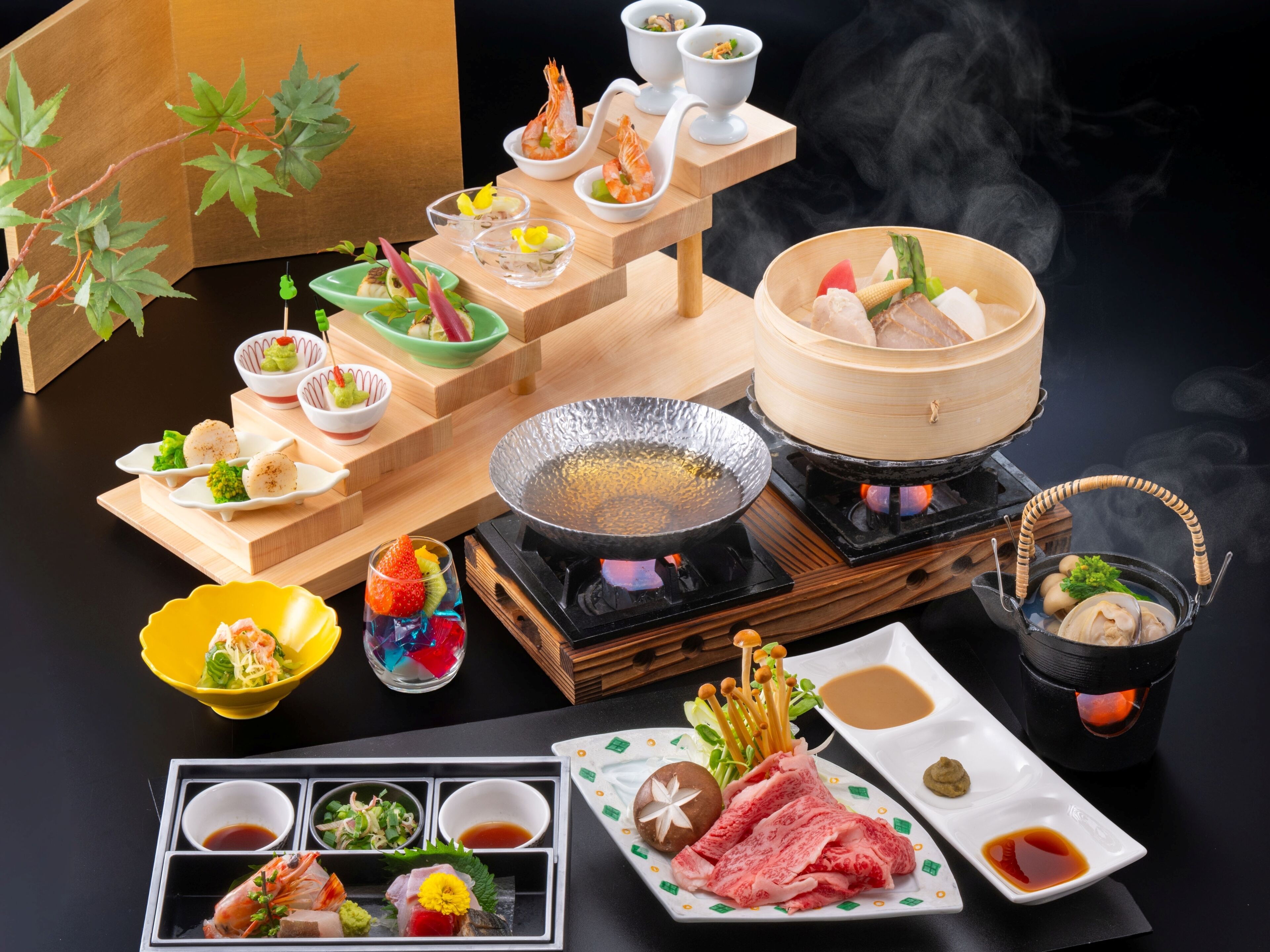 Diversos pratos japoneses, incluindo sushi, sashimi e tempura, servidos em mesas de madeira com estética tradicional.
