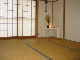 Quarto Tradicional, casa de banho partilhada (Japanese Style, for 2 People) | Camas desdobráveis/extra grátis, Wi-fi grátis, roupa de cama fornecida 