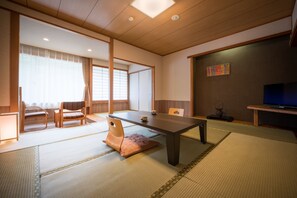 Quarto Tradicional (Japanese Style) | Roupa de alta qualidade, cofre no quarto