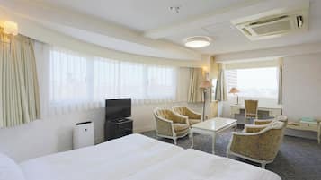 Quarto família, para não fumantes (Deluxe) | Escrivaninha, ferros/tábuas de passar roupa, Wi-Fi de cortesia