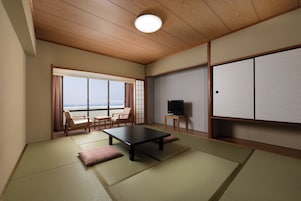 Quarto clássico, várias camas, vista para o oceano (Japanese Style) | Roupas de cama premium, edredons de pluma, cofres nos quartos