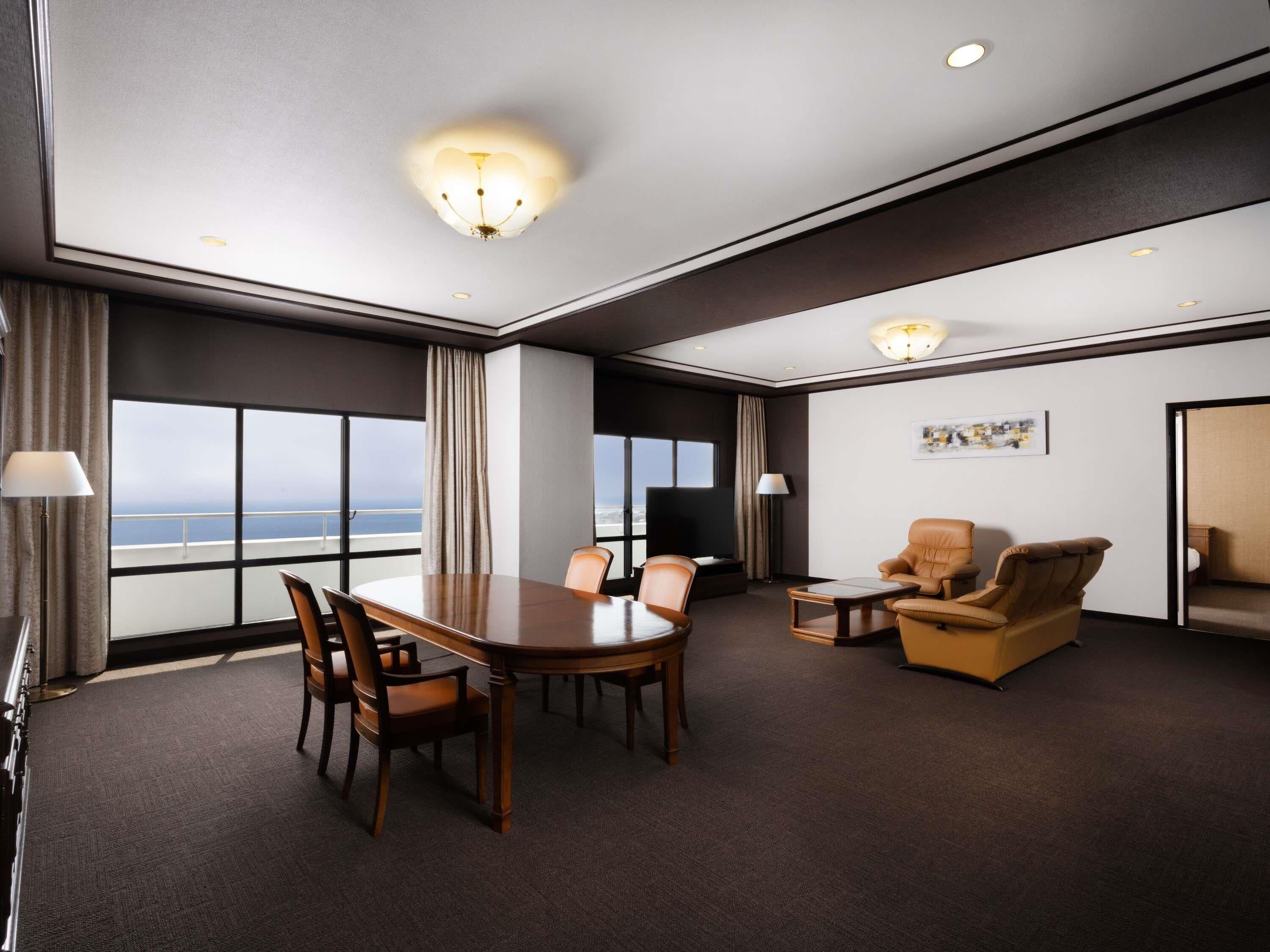 Suite Deluxe, várias camas, vista para o mar | Roupa de alta qualidade, edredões de penas, cofre no quarto 