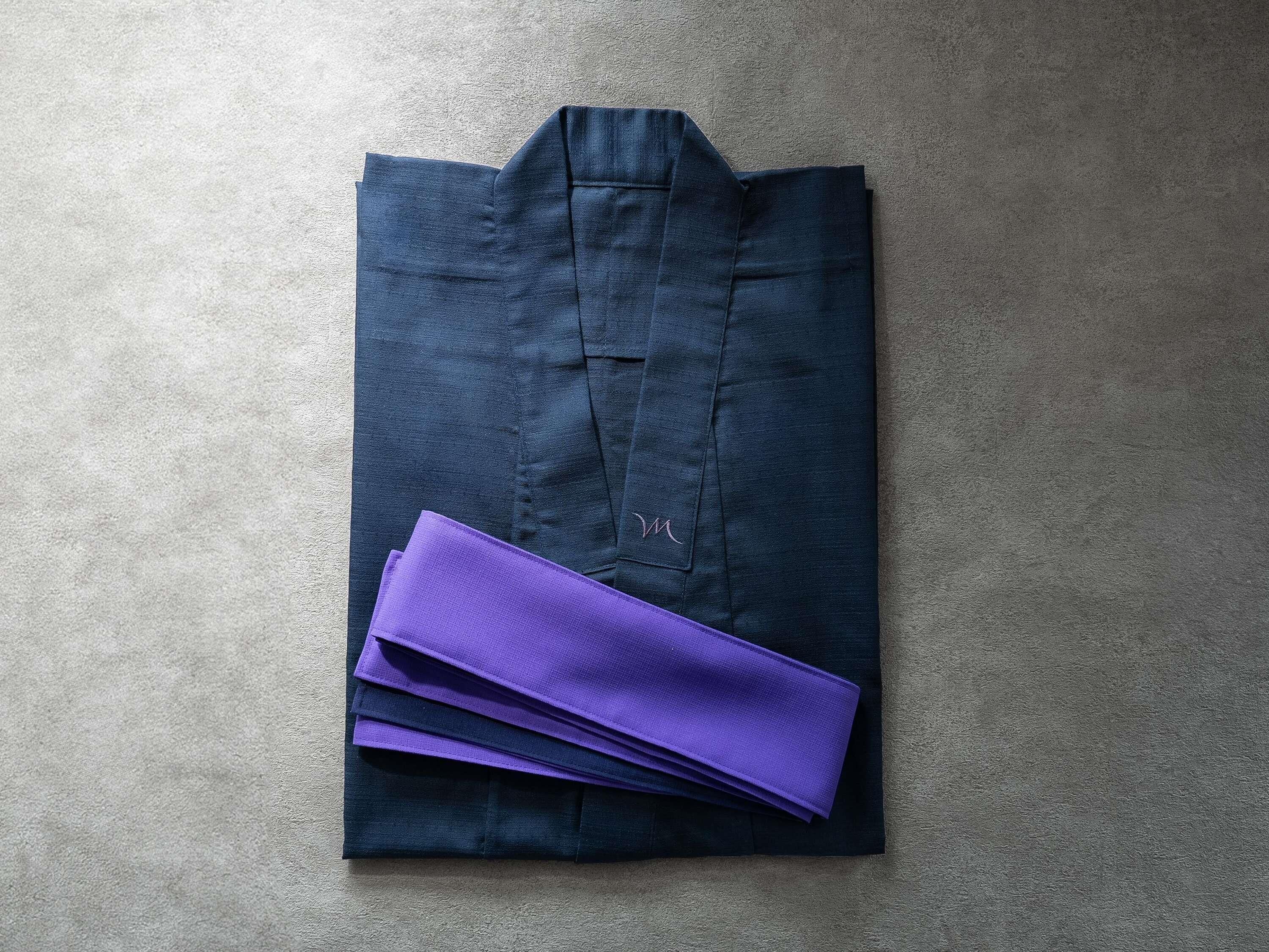 Roupa de alta qualidade, edredões de penas, cofre no quarto 