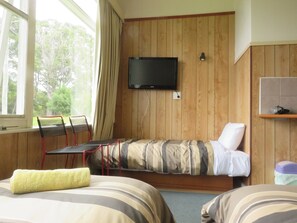 Quarto triplo | Ferros/tábuas de passar roupa, berços (sobretaxa), Wi-Fi de cortesia