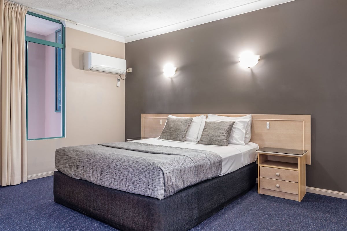 Cortinas/cortinados opacos, ferro/tábua de engomar