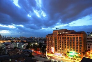 Fachada do alojamento (tarde/noite)