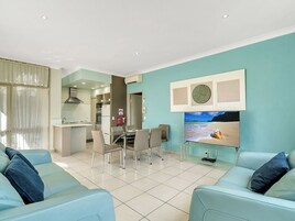Apartamento Familiar, 2 quartos, não fumadores, cozinha | Sala de estar | Televisor, leitor de DVD, ténis de mesa 