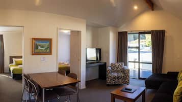 Apartamento, 2 quartos | Refeições no quarto
