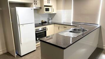 Apartamento, 2 quartos, para não fumantes, cozinha | Cozinha privada | Geladeira, micro-ondas, cooktop, chaleira elétrica
