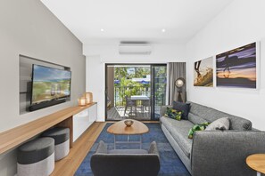 Vila luxo, 2 quartos, para não fumantes | Área de estar | TV LCD, mesa de pingue-pongue