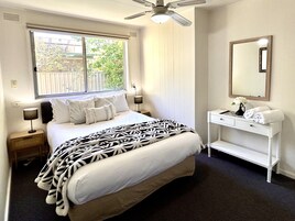 Apartamento Deluxe, 2 quartos, vista para o jardim | Roupa de alta qualidade, camas de colchão Tempur-Pedic 