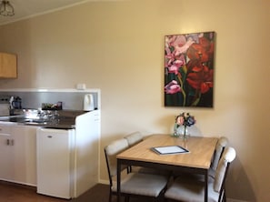 Suite Familiar, 1 quarto, não fumadores, cozinha (Family Unit) | Cofre no quarto, Wi-fi grátis, roupa de cama fornecida 