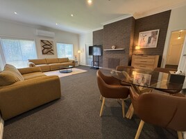 Apartamento Comfort | Sala de estar | Televisor 