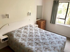 Suite Standard, 2 quartos, não fumadores, cozinha | Secretária, quartos insonorizados, ferro/tábua de engomar 