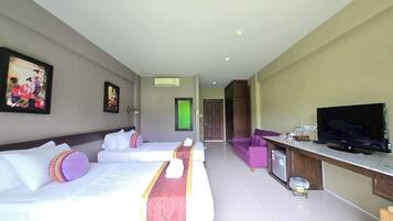 Suite Deluxe, 2 camas individuais | Minibar, camas desdobráveis, Wi-fi grátis, roupa de cama fornecida