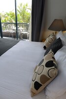 Quarto Deluxe, 1 cama king-size, banheira de hidromassagem | Vista do quarto