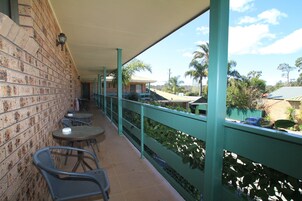 Quarto Triplo Standard, não fumadores | Terraço/pátio interior