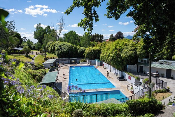 Opal Hot Springs & Holiday Park - Matamata