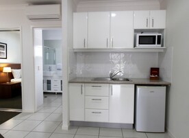 Suite-Estúdio Executiva | Cozinha privada | Um frigorífico, um micro-ondas, uma chaleira elétrica, uma torradeira 