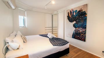 Apartamento luxo, 3 quartos, para não fumantes, cozinha (Deluxe 3 Bedroom 3NTS MIN) | 1 quarto, ferros/tábuas de passar roupa, Wi-Fi de cortesia
