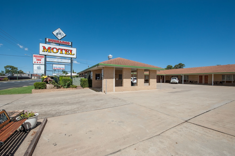 Buckaroo Motor Inn - Warwick