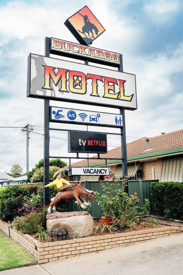 Buckaroo Motor Inn - Warwick