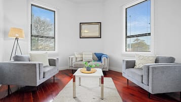 Apartamento, 2 quartos (22 Marine Terrace) | Ferro/tábua de engomar, Wi-fi grátis
