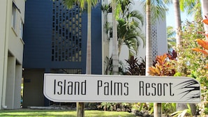 Placa do Island Palms Resort.