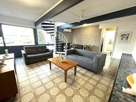 Loft | Sala de estar | Televisor LED de 40 polegadas com canais digitais 