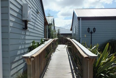 Cranford Cottages And Motel