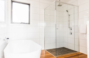 Suite Standard, 2 quartos, não fumadores, cozinha (Wedgetail Wings) | Roupa de alta qualidade, camas de colchão Select Comfort