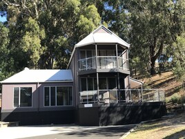 Casa geminada luxo, 2 quartos, 2 banheiros | Ferros/tábuas de passar roupa, Wi-Fi de cortesia
