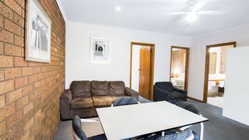 Suite Standard, 2 quartos, não fumadores, cozinha (S/C Unit) | Quartos insonorizados, ferro/tábua de engomar, Wi-fi grátis