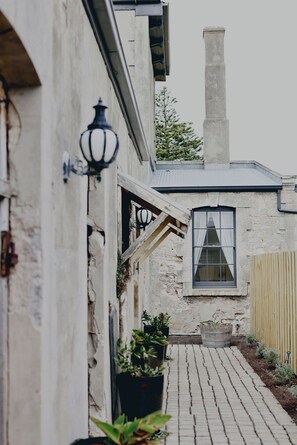 Apartamento, 2 quartos (Policeman's Residence) | Terraço/pátio interior