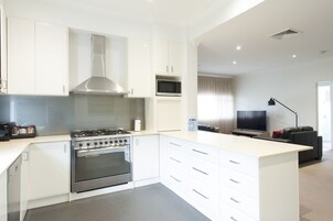 Apartamento luxo, 2 quartos, cozinha | Cozinha privada | Torradeira